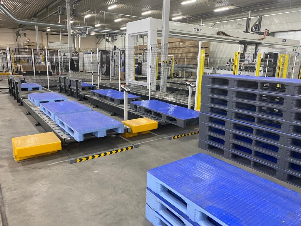 Pallet per la produzione di mobili - in plastica anziché in legno ...